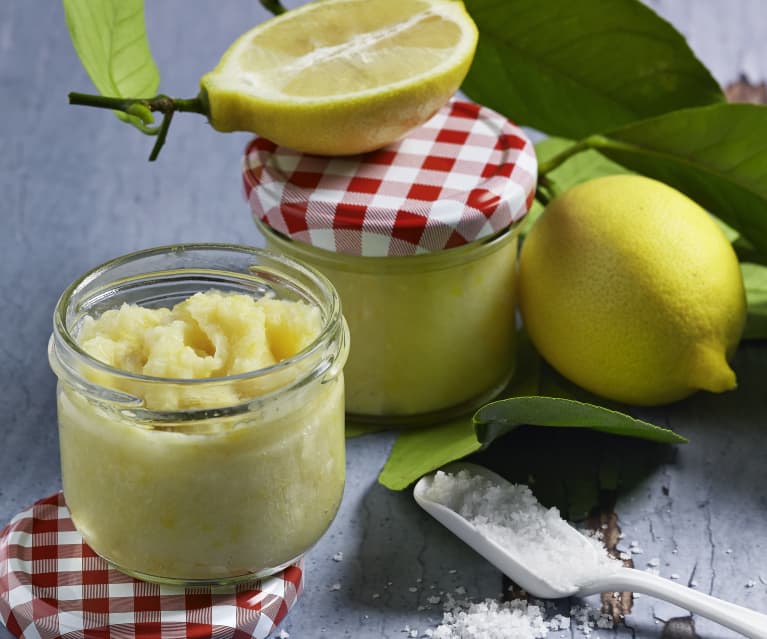 Mit Zitrone, Backpulver & Salz: Universal Reinigungs-Paste ganz ohne ...